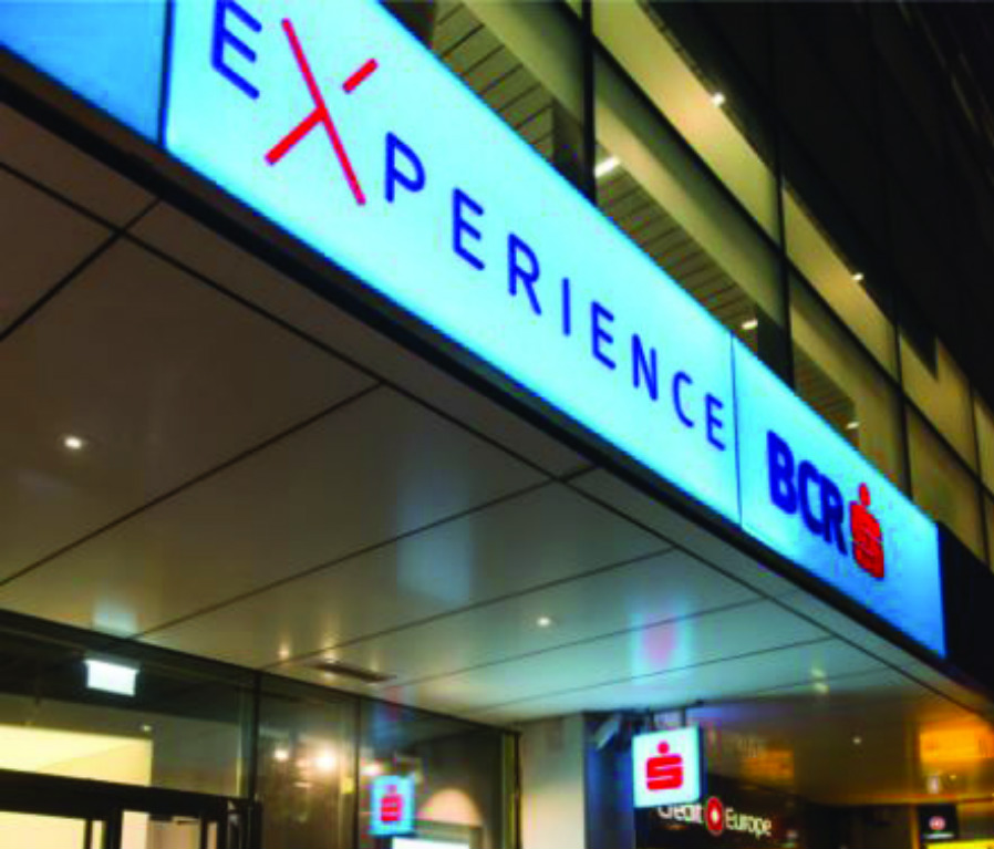 World Finance Digital Banking: BCR a primit două premii pentru ...