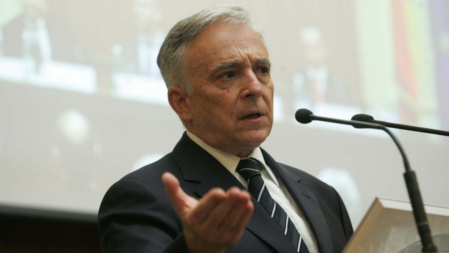 Mugur Isărescu: Abordarea Băncii Naţionale a României referitoare la ...