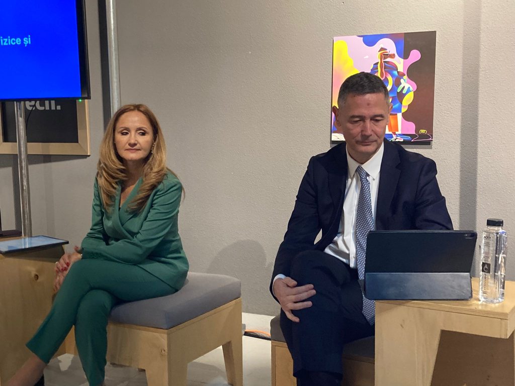 "Vrem să ducem meseria de bancher în viitor!". Sergiu Manea și Dana ...